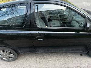 Melns Toyota Yaris 2000 Viļņa, ar dzinēja tilpumu 1.30 L un nobraukumu 158 tūkst. km par 999 €, foto 5 vietnē AUTOMOTO.COM.LV