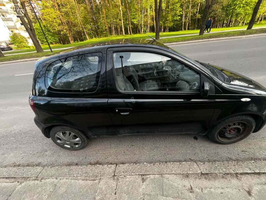 Melns Toyota Yaris 2000 Viļņa, ar dzinēja tilpumu 1.30 L un nobraukumu 158 tūkst. km par 999 €, foto 6 vietnē AUTOMOTO.COM.LV