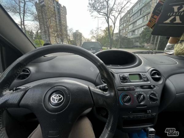 Черный Тойота Ярис 2000 в Вильнюс, объемом двигателя 1.30 л и пробегом 158 тыс. км за 999 €, фото 7 на AUTOMOTO.COM.LV