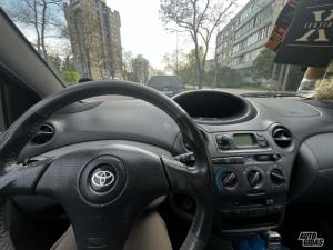 Melns Toyota Yaris 2000 Viļņa, ar dzinēja tilpumu 1.30 L un nobraukumu 158 tūkst. km par 999 €, foto 8 vietnē AUTOMOTO.COM.LV