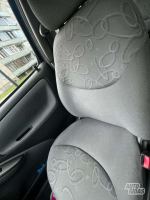 Melns Toyota Yaris 2000 Viļņa, ar dzinēja tilpumu 1.30 L un nobraukumu 158 tūkst. km par 999 €, foto 10 vietnē AUTOMOTO.COM.LV