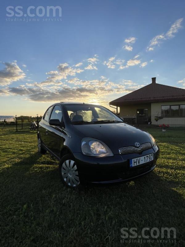 Melns Toyota Yaris 2001 Rīga, ar dzinēja tilpumu 1.00 L un nobraukumu 259 tūkst. km par 1000 €, foto 1 vietnē AUTOMOTO.COM.LV