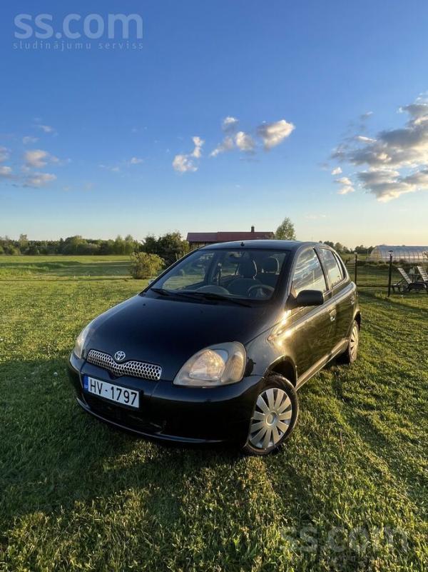 Melns Toyota Yaris 2001 Rīga, ar dzinēja tilpumu 1.00 L un nobraukumu 259 tūkst. km par 1000 €, foto 2 vietnē AUTOMOTO.COM.LV