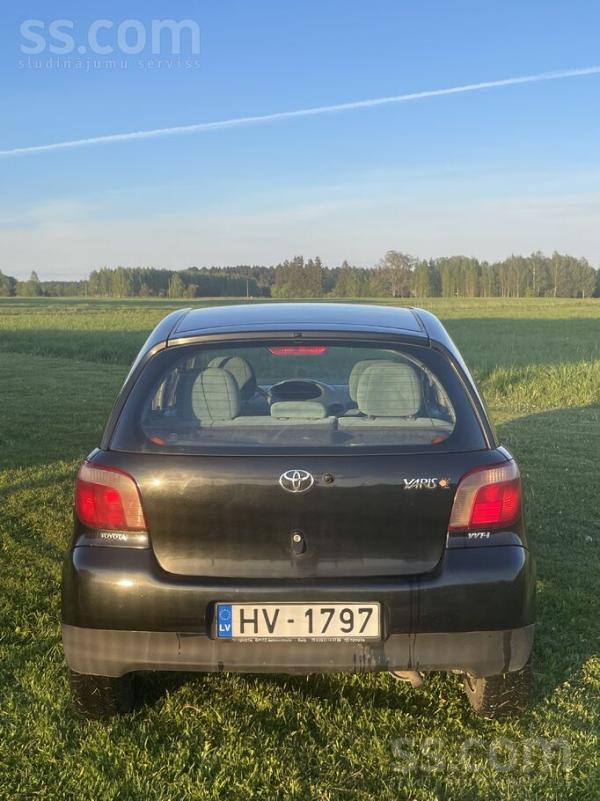 Melns Toyota Yaris 2001 Rīga, ar dzinēja tilpumu 1.00 L un nobraukumu 259 tūkst. km par 1000 €, foto 4 vietnē AUTOMOTO.COM.LV