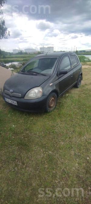 Black Toyota Yaris 2001 in Riga, with an engine capacity of 1.00 L and mileage of 269 thousand km for 300 €, photo  on AUTOMOTO.COM.LV