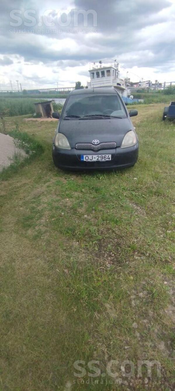Black Toyota Yaris 2001 in Riga, with an engine capacity of 1.00 L and mileage of 269 thousand km for 300 €, photo 4 on AUTOMOTO.COM.LV
