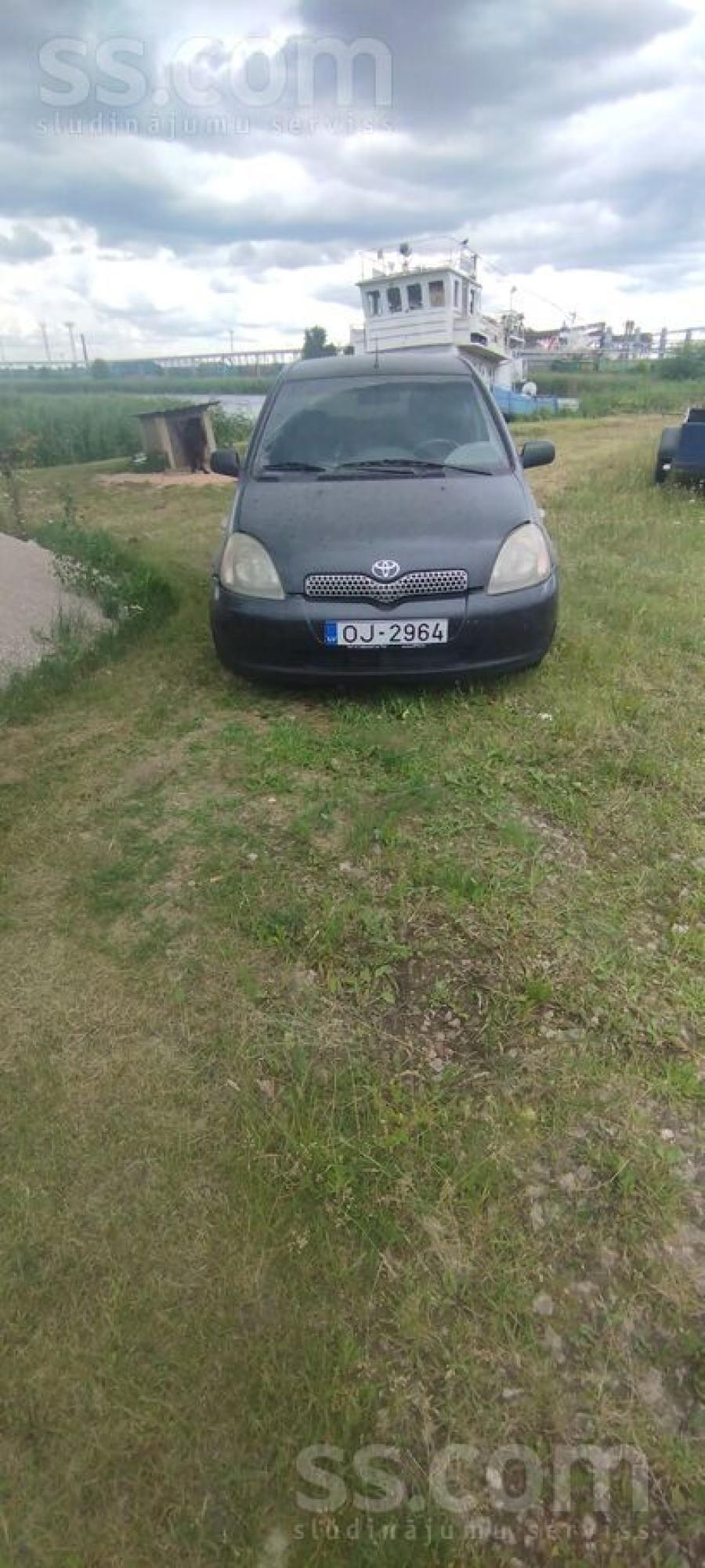 Melns Toyota Yaris 2001 Rīga, ar dzinēja tilpumu 1.00 L un nobraukumu 269 tūkst. km par 300 €, foto 5 vietnē AUTOMOTO.COM.LV