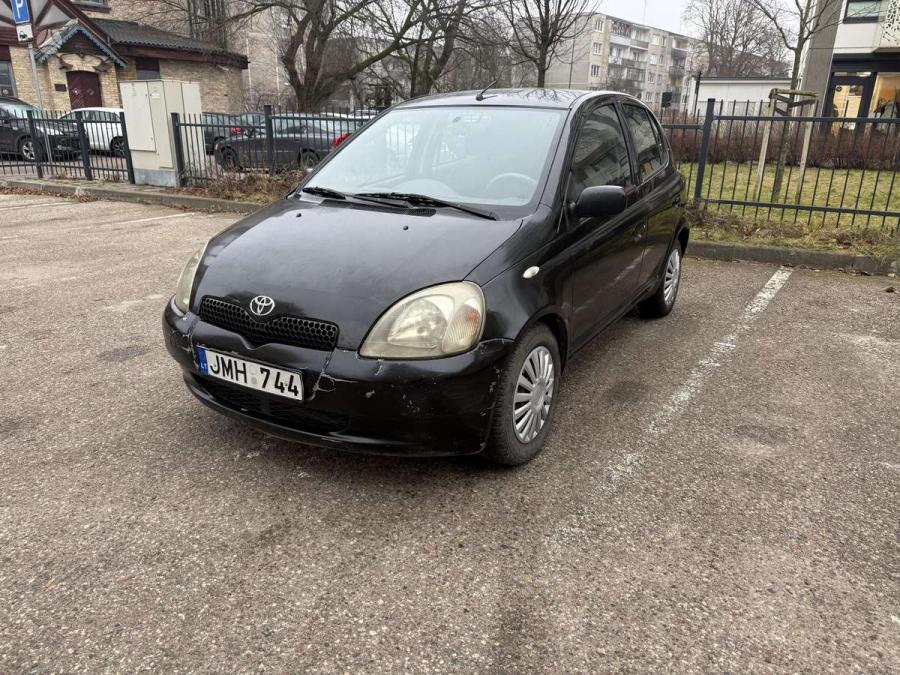 Melns Toyota Yaris 2002 Viļņa, ar dzinēja tilpumu 1.30 L un nobraukumu 278 tūkst. km par 1800 €, foto 1 vietnē AUTOMOTO.COM.LV