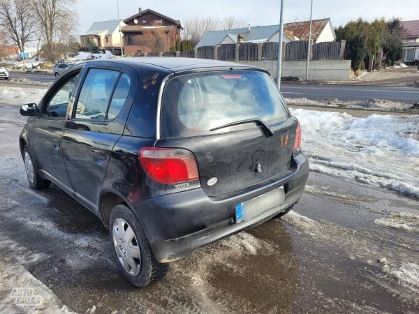 Black Toyota Yaris 2002 in Vilnius, with an engine capacity of 1.00 L and mileage of 193 thousand km for 750 €, photo 4 on AUTOMOTO.COM.LV