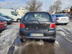 Melns Toyota Yaris 2002 Viļņa, ar dzinēja tilpumu 1.00 L un nobraukumu 193 tūkst. km par 750 €, foto 5 vietnē AUTOMOTO.COM.LV