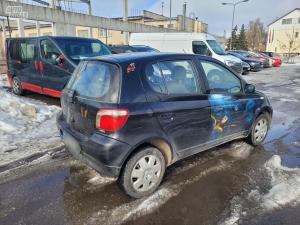 Melns Toyota Yaris 2002 Viļņa, ar dzinēja tilpumu 1.00 L un nobraukumu 193 tūkst. km par 750 €, foto 6 vietnē AUTOMOTO.COM.LV