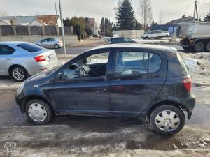 Melns Toyota Yaris 2002 Viļņa, ar dzinēja tilpumu 1.00 L un nobraukumu 193 tūkst. km par 750 €, foto 7 vietnē AUTOMOTO.COM.LV