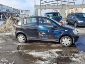 Melns Toyota Yaris 2002 Viļņa, ar dzinēja tilpumu 1.00 L un nobraukumu 193 tūkst. km par 750 €, foto 8 vietnē AUTOMOTO.COM.LV