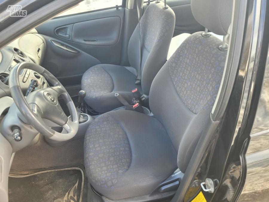 Melns Toyota Yaris 2002 Viļņa, ar dzinēja tilpumu 1.00 L un nobraukumu 193 tūkst. km par 750 €, foto 11 vietnē AUTOMOTO.COM.LV