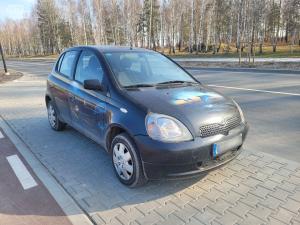 Melns Toyota Yaris 2002 Viļņa, ar dzinēja tilpumu 1.00 L un nobraukumu 193 tūkst. km par 780 €, foto 3 vietnē AUTOMOTO.COM.LV