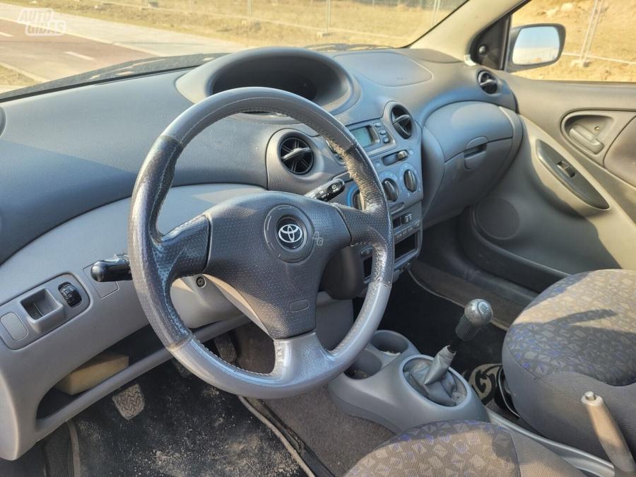 Melns Toyota Yaris 2002 Viļņa, ar dzinēja tilpumu 1.00 L un nobraukumu 193 tūkst. km par 780 €, foto 9 vietnē AUTOMOTO.COM.LV