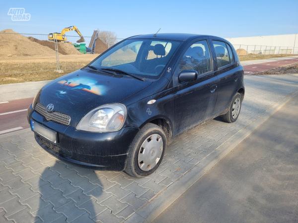 Black Toyota Yaris 2002 in Vilnius, with an engine capacity of 1.00 L and mileage of 193 thousand km for 580 €, photo 1 on AUTOMOTO.COM.LV