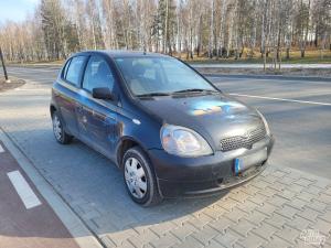 Black Toyota Yaris 2002 in Vilnius, with an engine capacity of 1.00 L and mileage of 193 thousand km for 580 €, photo 4 on AUTOMOTO.COM.LV