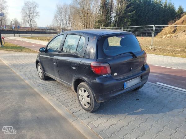 Black Toyota Yaris 2002 in Vilnius, with an engine capacity of 1.00 L and mileage of 193 thousand km for 580 €, photo 4 on AUTOMOTO.COM.LV