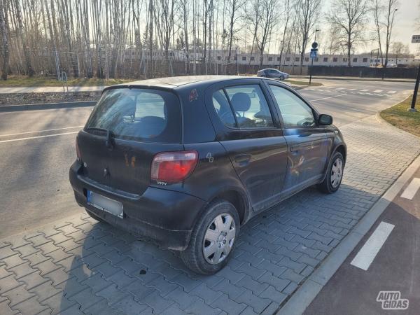 Black Toyota Yaris 2002 in Vilnius, with an engine capacity of 1.00 L and mileage of 193 thousand km for 580 €, photo 6 on AUTOMOTO.COM.LV