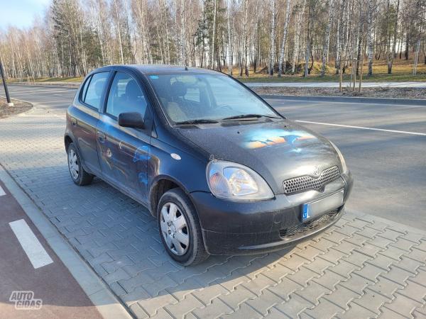 Melns Toyota Yaris 2002 Viļņa, ar dzinēja tilpumu 1.00 L un nobraukumu 193 tūkst. km par 700 €, foto 3 vietnē AUTOMOTO.COM.LV