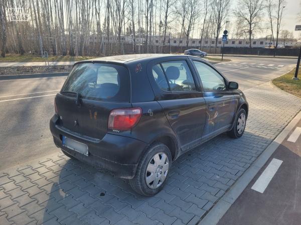 Black Toyota Yaris 2002 in Vilnius, with an engine capacity of 1.00 L and mileage of 193 thousand km for 700 €, photo 6 on AUTOMOTO.COM.LV
