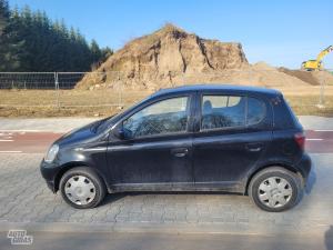 Black Toyota Yaris 2002 in Vilnius, with an engine capacity of 1.00 L and mileage of 193 thousand km for 700 €, photo 8 on AUTOMOTO.COM.LV