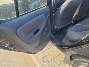 Black Toyota Yaris 2002 in Vilnius, with an engine capacity of 1.00 L and mileage of 193 thousand km for 700 €, photo 15 on AUTOMOTO.COM.LV