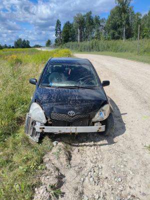 Melns Toyota Yaris 2003 Rīga, ar dzinēja tilpumu 1.40 L un nobraukumu 360 tūkst. km par 350 €, foto  vietnē AUTOMOTO.COM.LV