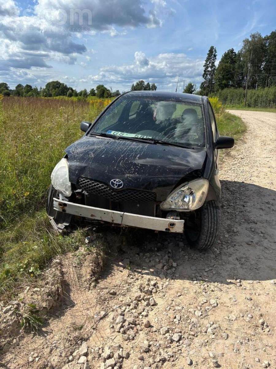 Black Toyota Yaris 2003 in Riga, with an engine capacity of 1.40 L and mileage of 360 thousand km for 350 €, photo 4 on AUTOMOTO.COM.LV