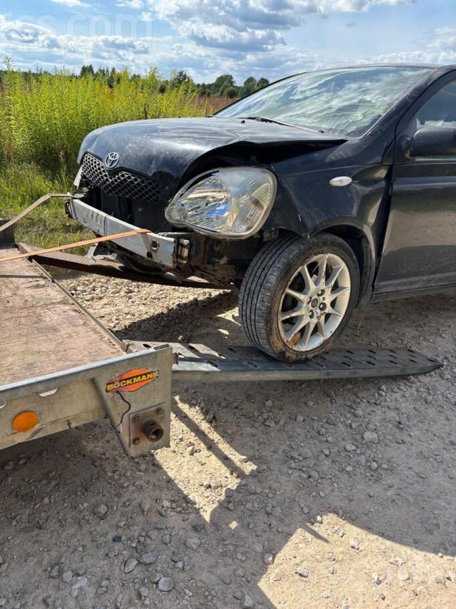 Black Toyota Yaris 2003 in Riga, with an engine capacity of 1.40 L and mileage of 360 thousand km for 350 €, photo 7 on AUTOMOTO.COM.LV
