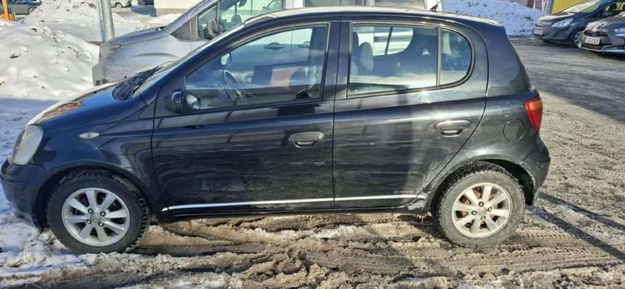Black Toyota Yaris 2005 in Vilnius, with an engine capacity of 1.36 L and mileage of 286 thousand km for 950 €, photo 1 on AUTOMOTO.COM.LV