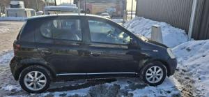 Black Toyota Yaris 2005 in Vilnius, with an engine capacity of 1.36 L and mileage of 286 thousand km for 950 €, photo 2 on AUTOMOTO.COM.LV