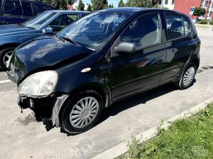 Melns Toyota Yaris 2005 Viļņa, ar dzinēja tilpumu 1.00 L un nobraukumu 164 tūkst. km par 399 €, foto 4 vietnē AUTOMOTO.COM.LV