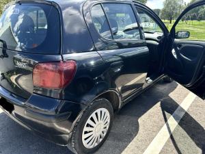 Melns Toyota Yaris 2005 Viļņa, ar dzinēja tilpumu 1.00 L un nobraukumu 164 tūkst. km par 399 €, foto 8 vietnē AUTOMOTO.COM.LV