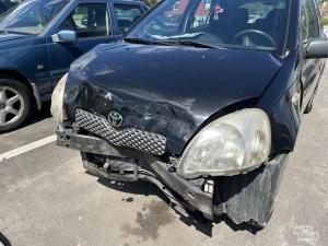 Melns Toyota Yaris 2005 Viļņa, ar dzinēja tilpumu 1.00 L un nobraukumu 164 tūkst. km par 399 €, foto 9 vietnē AUTOMOTO.COM.LV