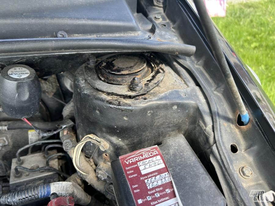 Melns Toyota Yaris 2005 Viļņa, ar dzinēja tilpumu 1.00 L un nobraukumu 164 tūkst. km par 399 €, foto 15 vietnē AUTOMOTO.COM.LV