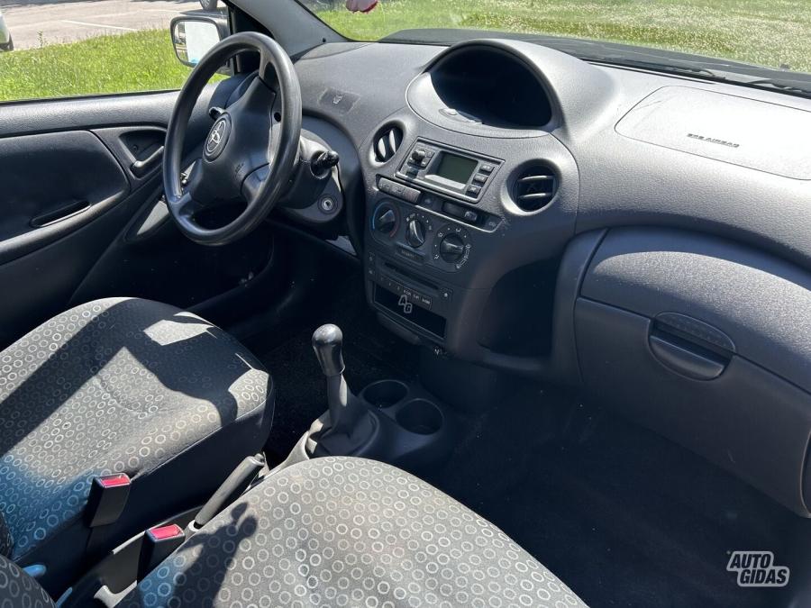 Melns Toyota Yaris 2005 Viļņa, ar dzinēja tilpumu 1.00 L un nobraukumu 164 tūkst. km par 399 €, foto 20 vietnē AUTOMOTO.COM.LV