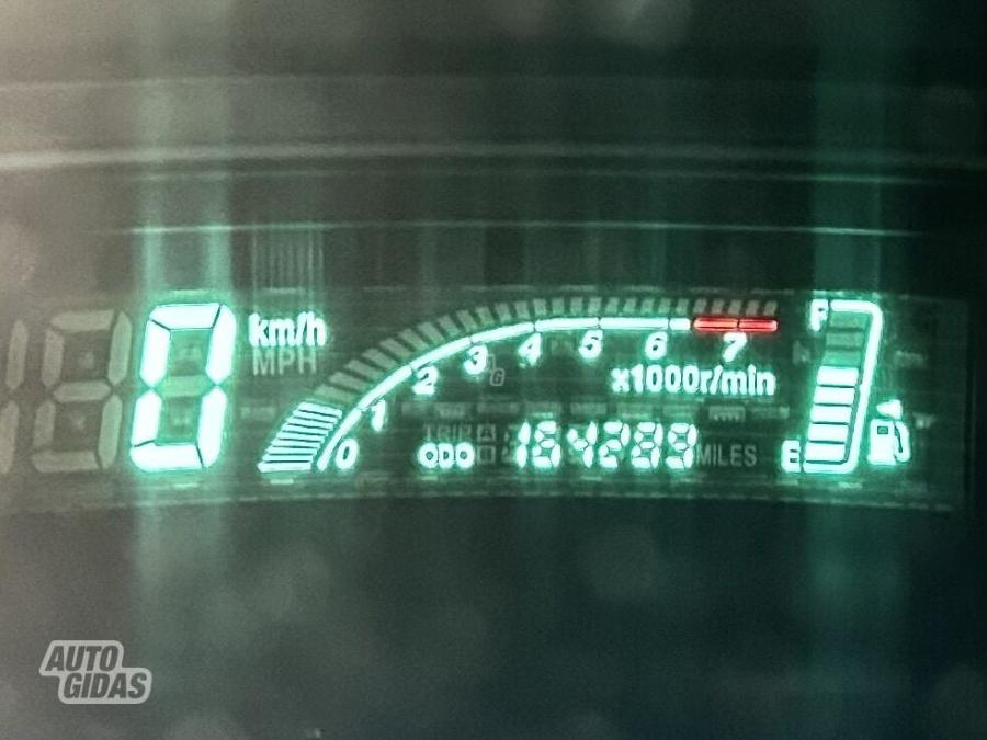 Melns Toyota Yaris 2005 Viļņa, ar dzinēja tilpumu 1.00 L un nobraukumu 164 tūkst. km par 399 €, foto 27 vietnē AUTOMOTO.COM.LV