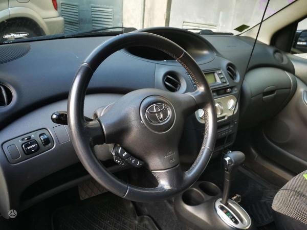Melns Toyota Yaris 2005 Viļņa, ar dzinēja tilpumu 1.30 L un nobraukumu 123 tūkst. km par 2550 €, foto 1 vietnē AUTOMOTO.COM.LV