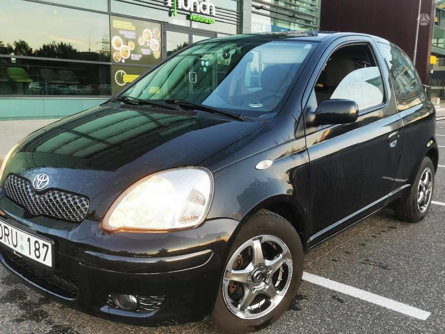Melns Toyota Yaris 2005 Viļņa, ar dzinēja tilpumu 1.30 L un nobraukumu 124 tūkst. km par 2550 €, foto 3 vietnē AUTOMOTO.COM.LV