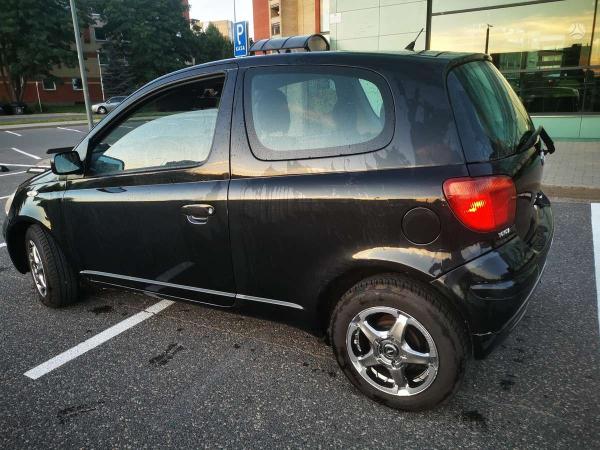 Black Toyota Yaris 2005 in Vilnius, with an engine capacity of 1.30 L and mileage of 124 thousand km for 2550 €, photo 4 on AUTOMOTO.COM.LV