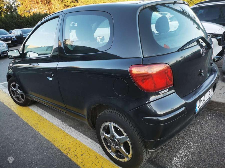 Melns Toyota Yaris 2005 Viļņa, ar dzinēja tilpumu 1.30 L un nobraukumu 124 tūkst. km par 2550 €, foto 6 vietnē AUTOMOTO.COM.LV