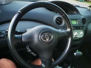 Melns Toyota Yaris 2005 Viļņa, ar dzinēja tilpumu 1.30 L un nobraukumu 124 tūkst. km par 2550 €, foto 9 vietnē AUTOMOTO.COM.LV