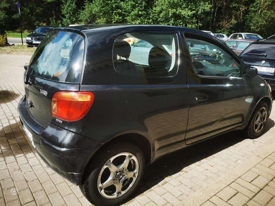 Melns Toyota Yaris 2005 Viļņa, ar dzinēja tilpumu 1.30 L un nobraukumu 124 tūkst. km par 2550 €, foto 11 vietnē AUTOMOTO.COM.LV