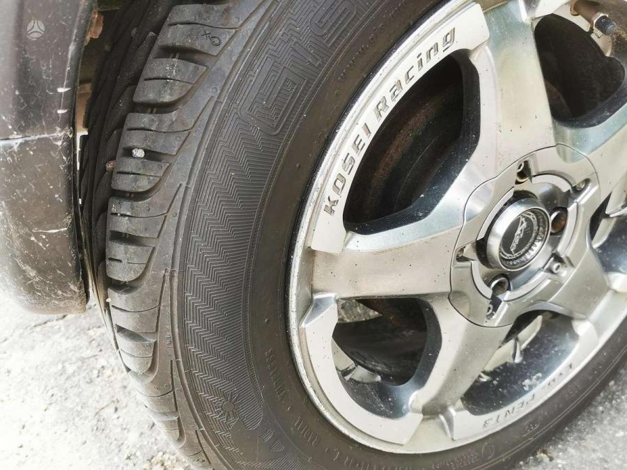 Melns Toyota Yaris 2005 Viļņa, ar dzinēja tilpumu 1.30 L un nobraukumu 124 tūkst. km par 2550 €, foto 14 vietnē AUTOMOTO.COM.LV
