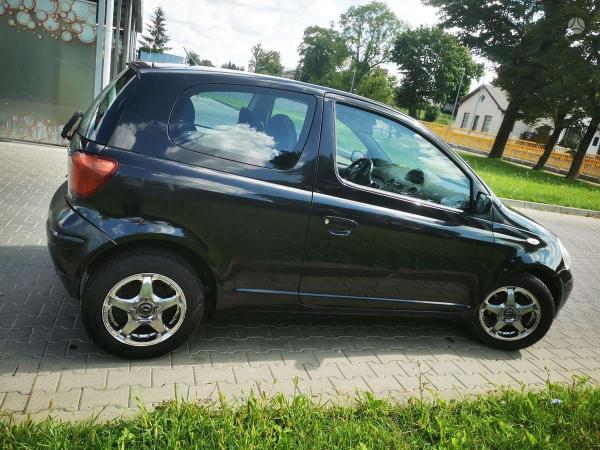 Melns Toyota Yaris 2005 Viļņa, ar dzinēja tilpumu 1.30 L un nobraukumu 126 tūkst. km par 2450 €, foto 6 vietnē AUTOMOTO.COM.LV
