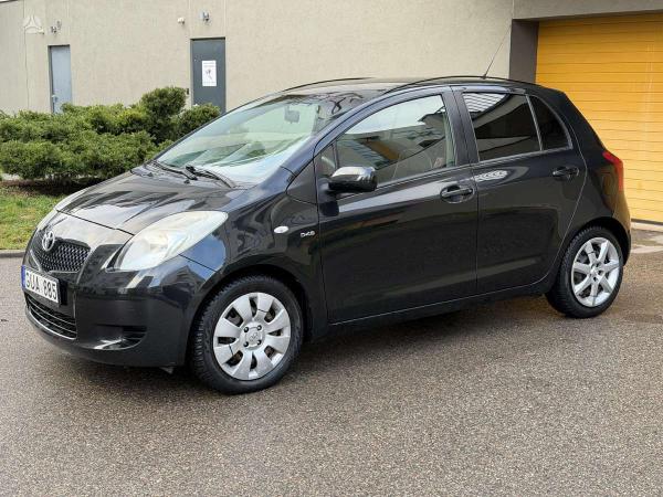 Melns Toyota Yaris 2006 Viļņa, ar dzinēja tilpumu 1.40 L un nobraukumu 245 tūkst. km par 2200 €, foto 2 vietnē AUTOMOTO.COM.LV