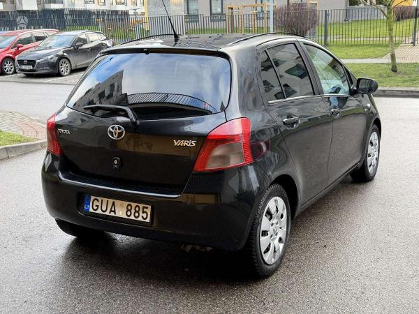 Melns Toyota Yaris 2006 Viļņa, ar dzinēja tilpumu 1.40 L un nobraukumu 245 tūkst. km par 2200 €, foto 7 vietnē AUTOMOTO.COM.LV