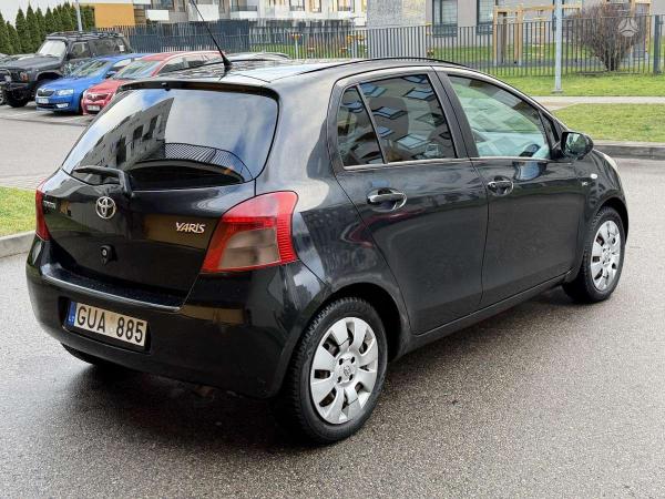 Melns Toyota Yaris 2006 Viļņa, ar dzinēja tilpumu 1.40 L un nobraukumu 245 tūkst. km par 2200 €, foto 8 vietnē AUTOMOTO.COM.LV